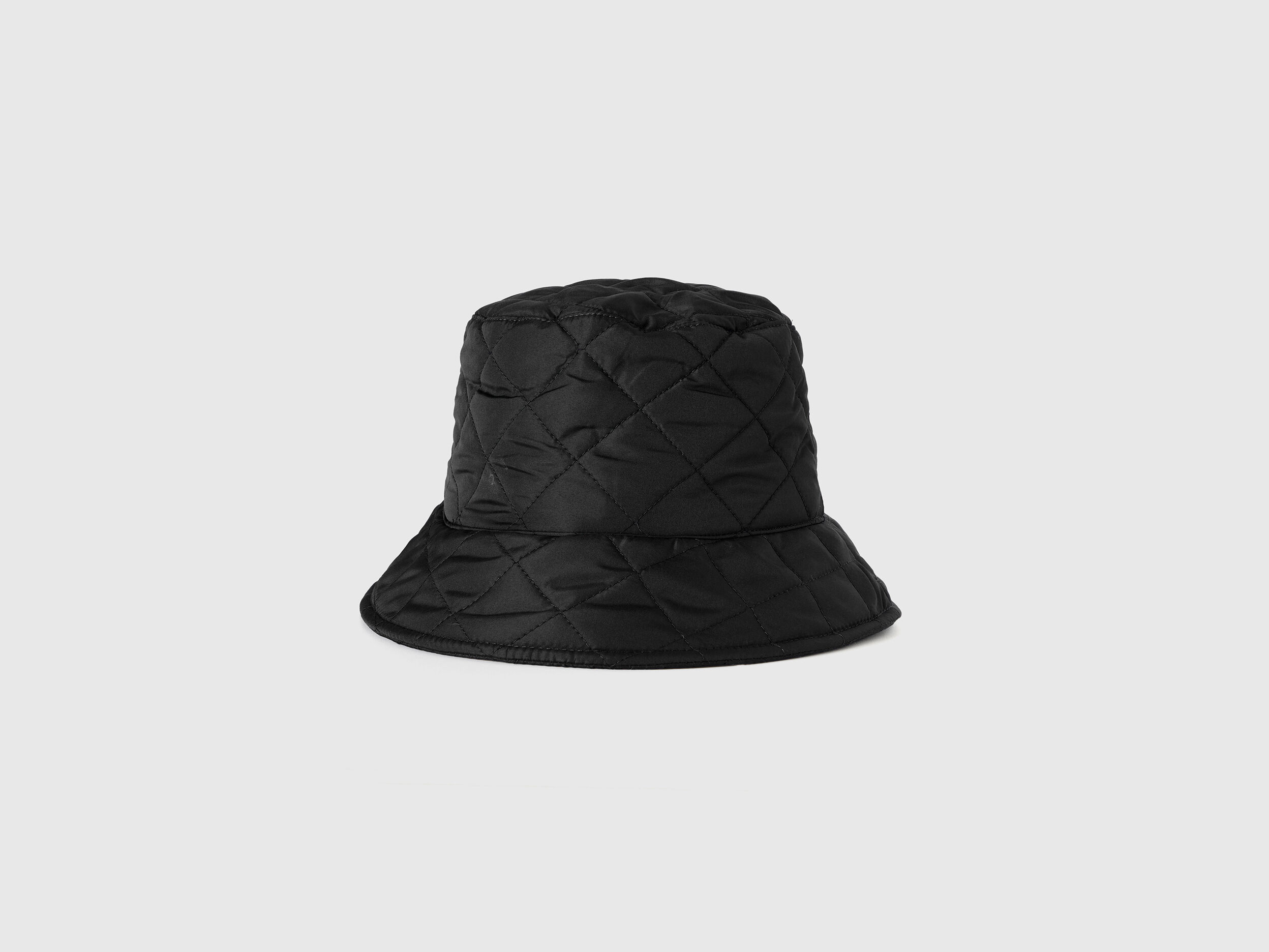 Quilted fisherman style hat - Black | Benetton Quilted fisherman style hat - Black | Benetton